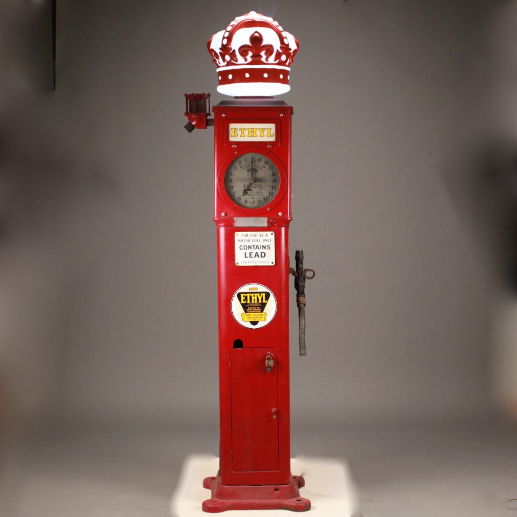 LOT 120 1930 BOWSER XACTO SENTRY CLOCKFACE GAS PUMP WITH RED CROWN ...